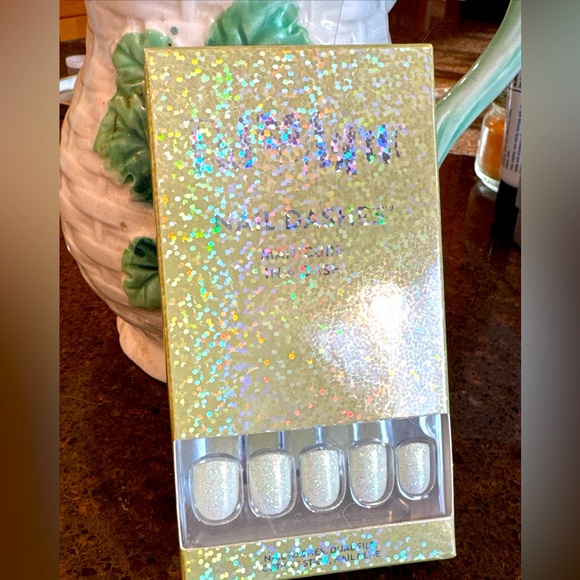 Red Aspen | Makeup | Red Aspen A Daffodil For Dua Nail Dashes 24 Pop On ...